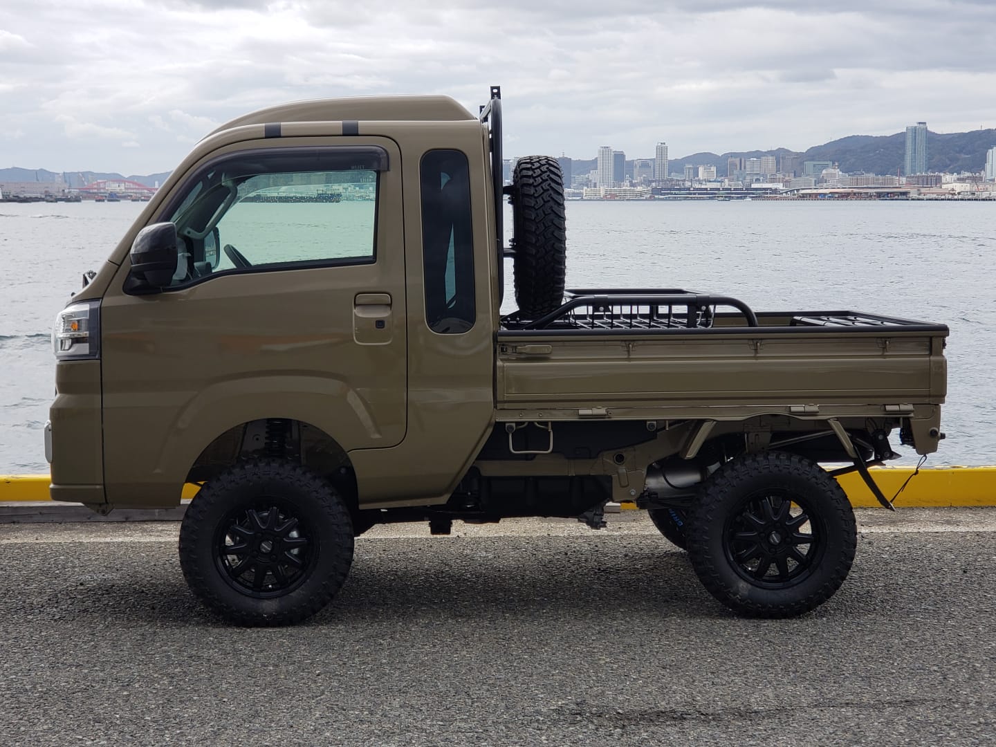 2022 Daihatsu Hijet Jumbo Xtreme, 5-Speed with High/Low Range Diff Lock ...